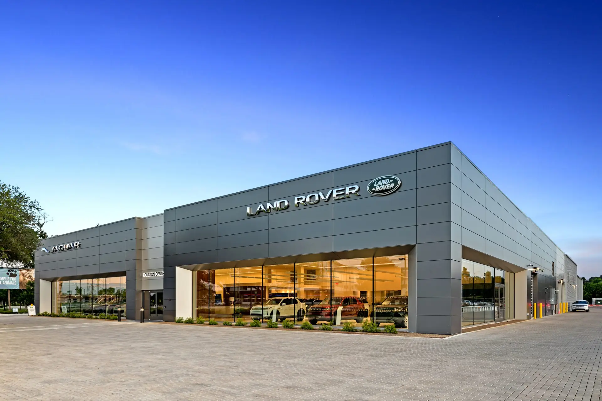 Land Rover Houston Central - Parkway Construction